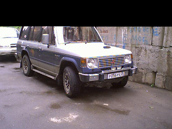 1990 Mitsubishi Pajero specs
