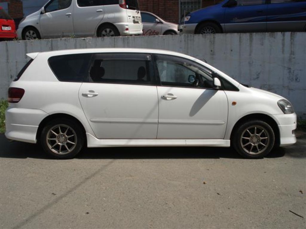 2001 Toyota Ipsum specs