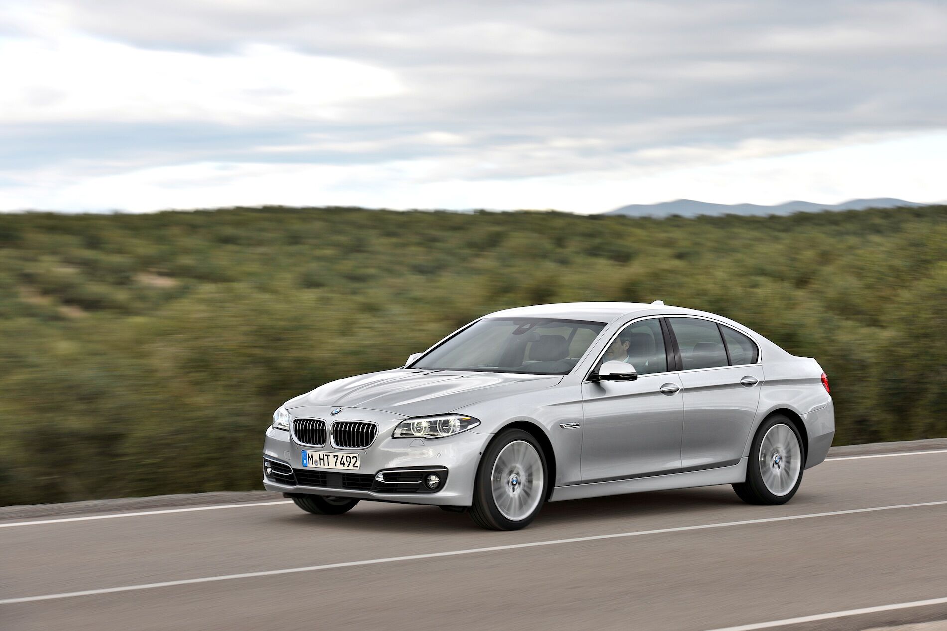 BMW 5 Series Sedan F10 LCI Facelift 2013 550i 450 Hp XDrive