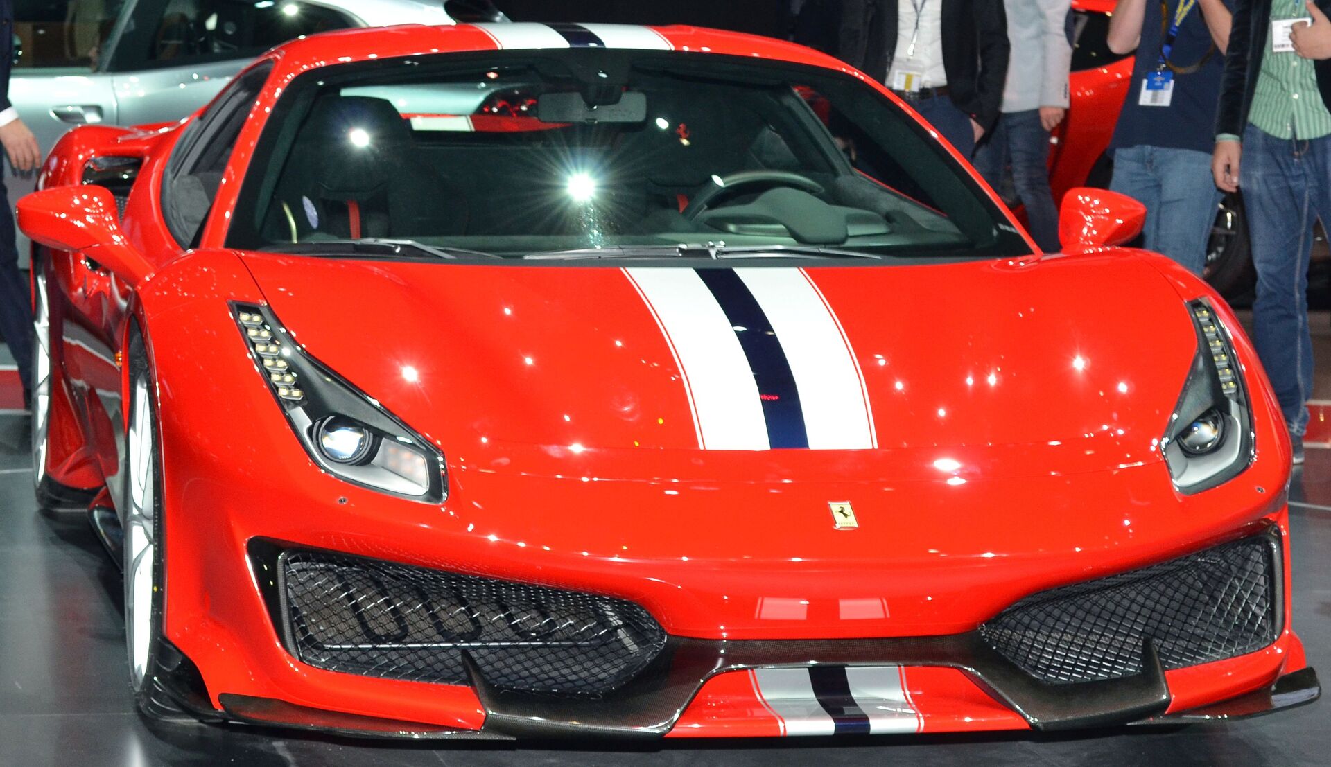 Ferrari 488 Pista 2018 - 2019 Specs and Technical Data, Fuel ...